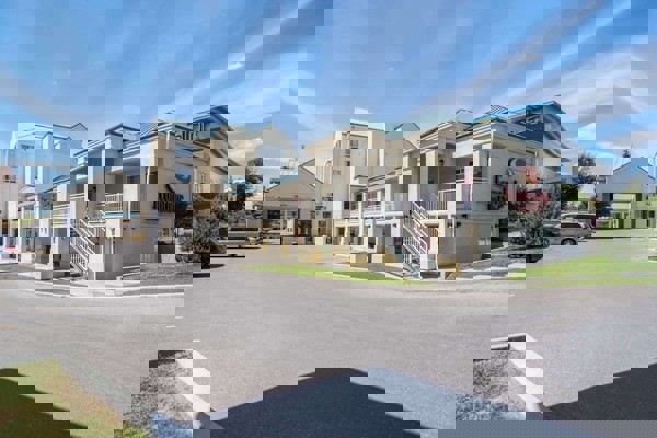 Econo Lodge Inn & Suites University - Calgary