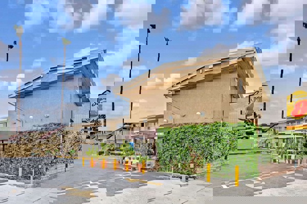 Super 8 By Wyndham Los Angeles-culver City Area - Culver City, CA