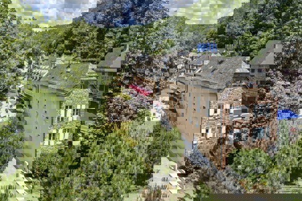 Logis Hôtel Restaurant Les 2 Rives - A75, En Bordure De Rivière - Lozère